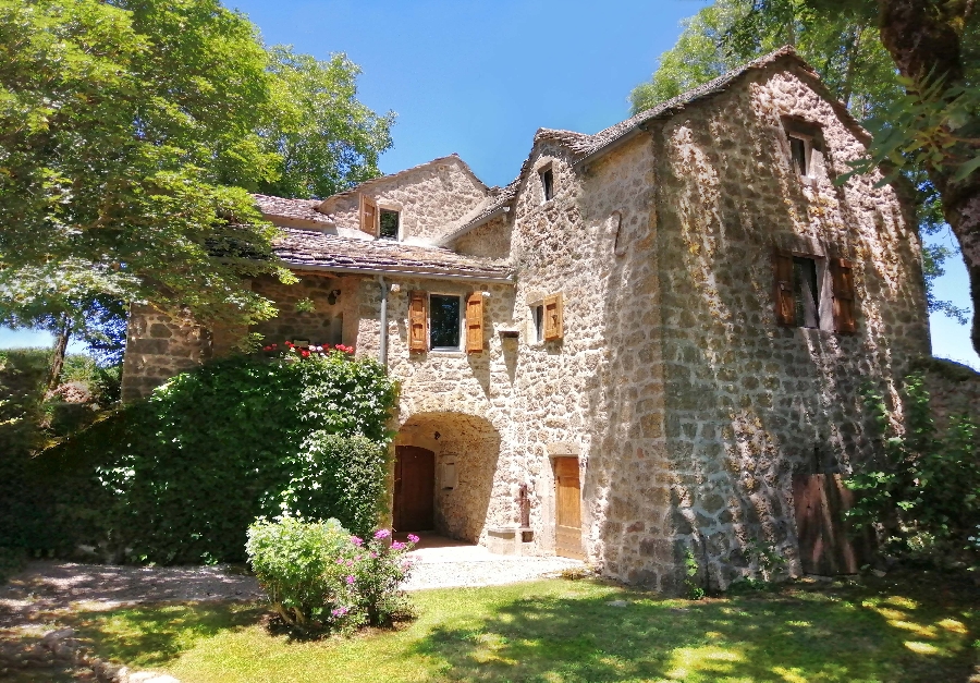 Dormir sur le plateau du Larzac | Tourisme Aveyron