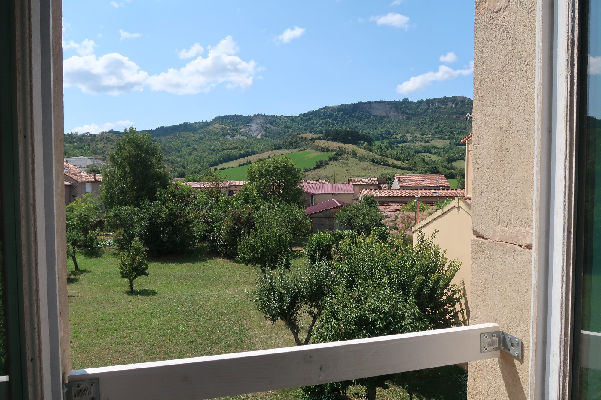 La Maison aux VOLETS ROUGES, Tournemire | Aveyron toerisme